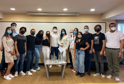 Con conversatorio del economista Eduardo lora, grupo estudiantil Ágora ...