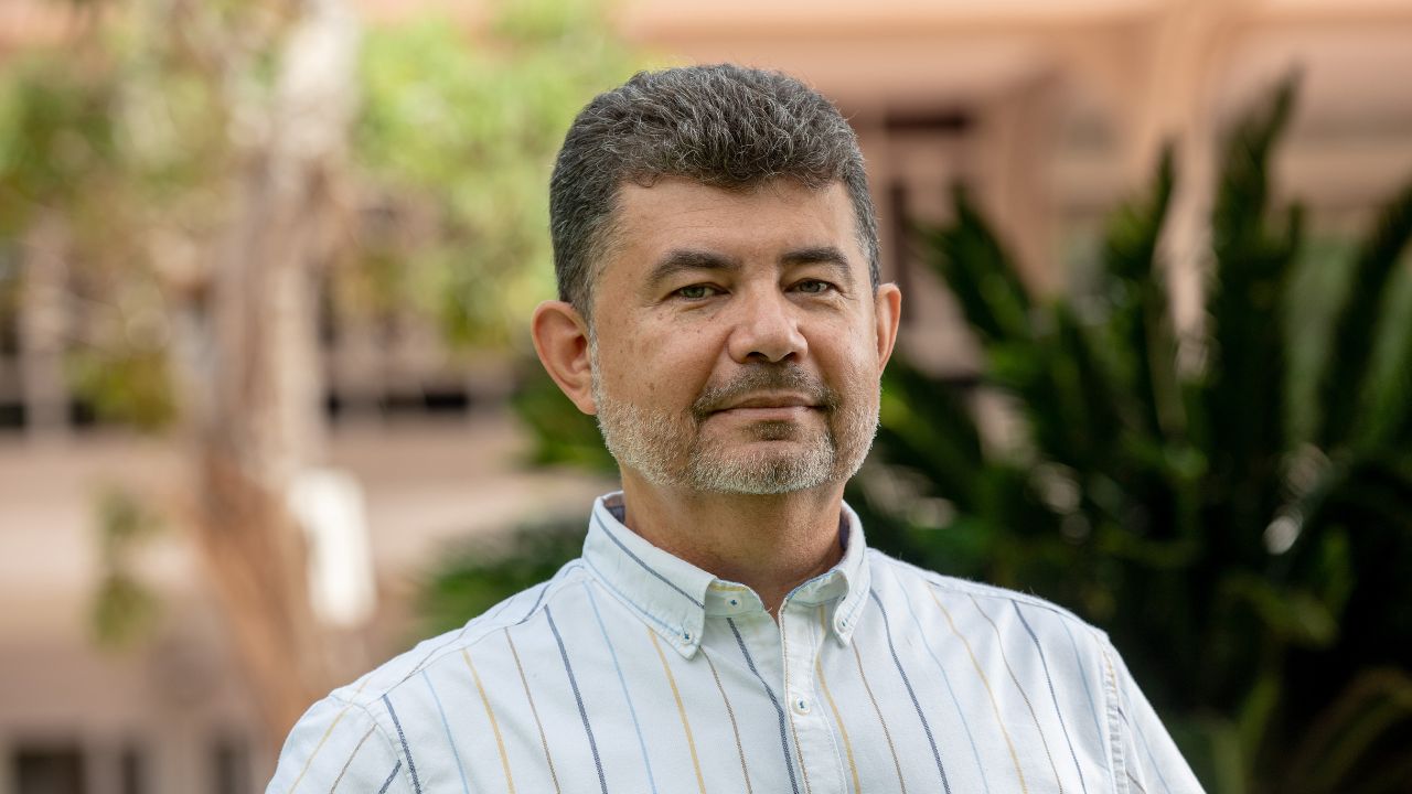 Profesor Jesús Arroyave gana beca Tinker Visiting Professor - Portal de ...